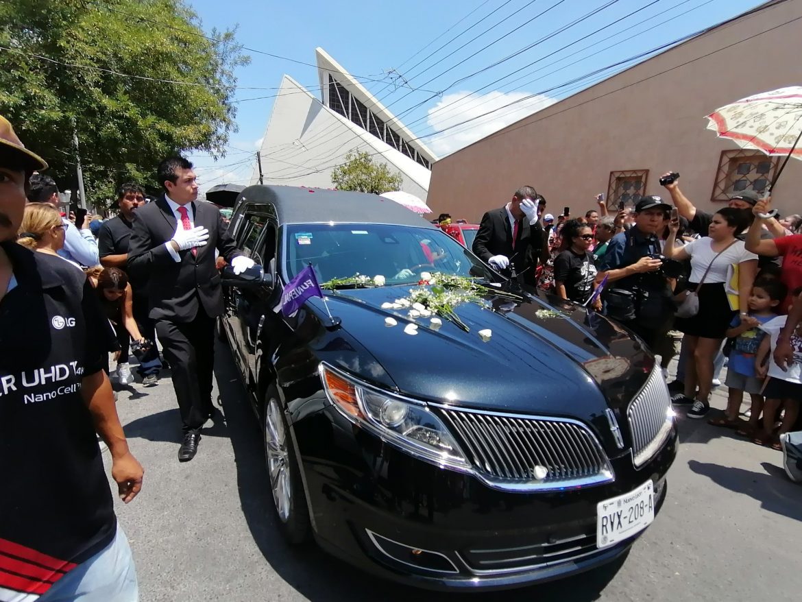 Miles de personas dan el último adiós a Celso Piña – Noticias GDL