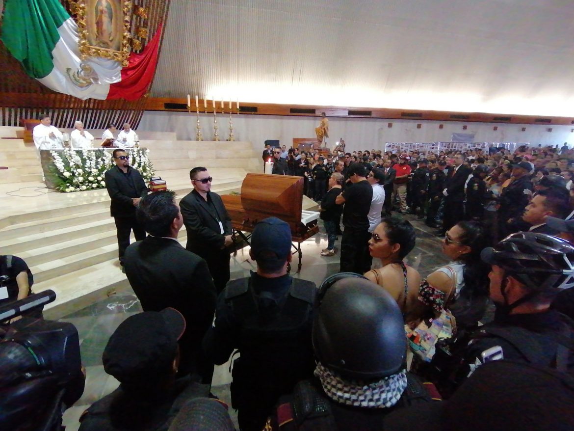 Miles de personas dan el último adiós a Celso Piña – Noticias GDL